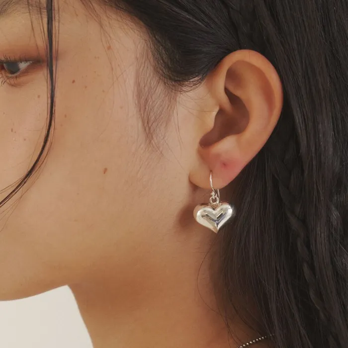 [단독] [Silver] Plump M Heart Earrings - 감도 깊은 취향 셀렉트샵 29CM