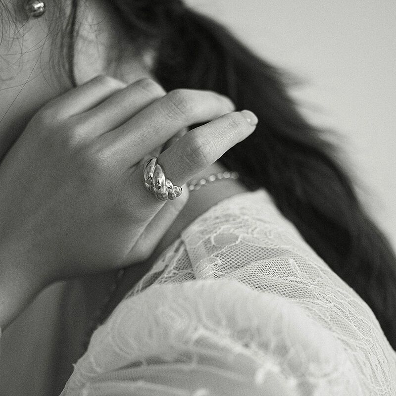 BIG TWIST RING GOLD / SILVER - 감도 깊은 취향 셀렉트샵 29CM