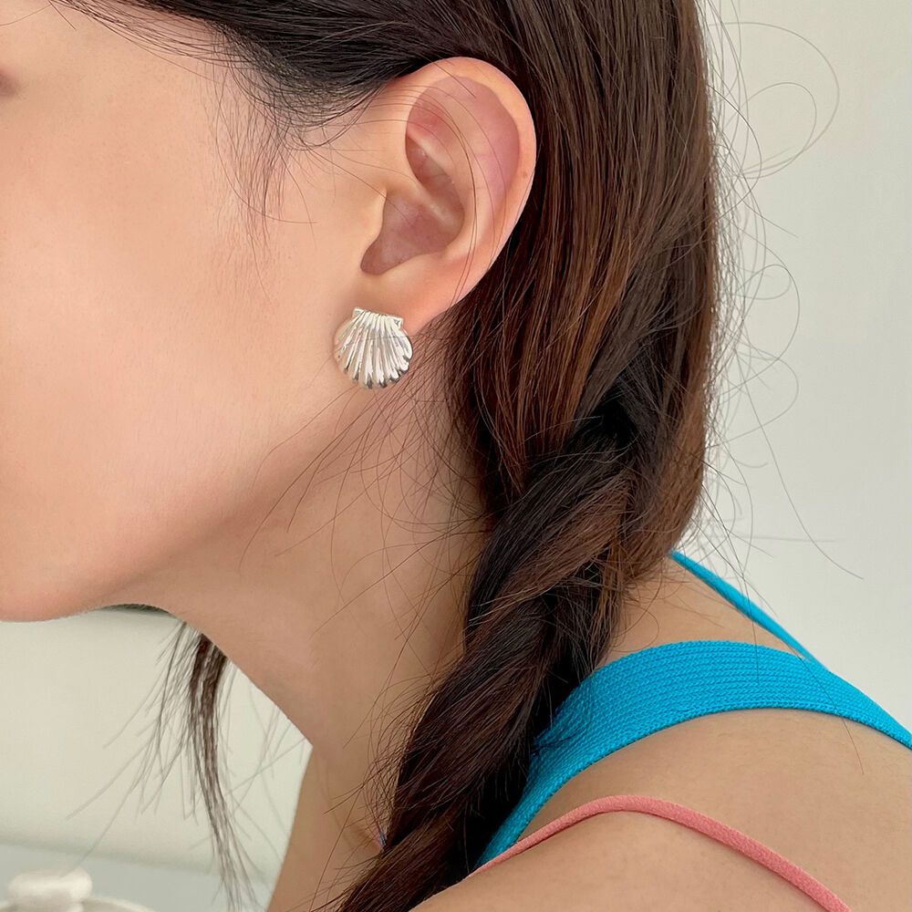 [silver925] shell earring (2color) - 감도 깊은 취향 셀렉트샵 29CM