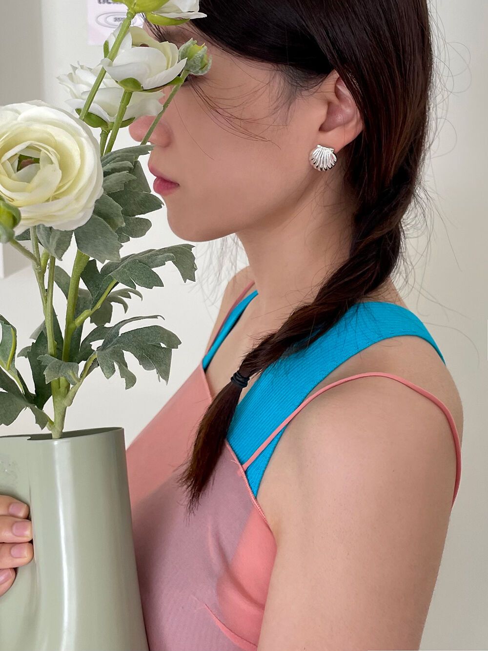 [silver925] shell earring (2color) - 감도 깊은 취향 셀렉트샵 29CM