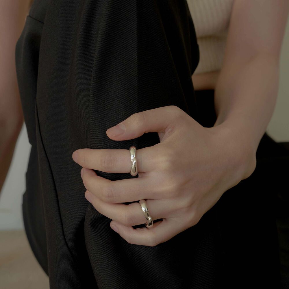 Hug Ring - 감도 깊은 취향 셀렉트샵 29CM