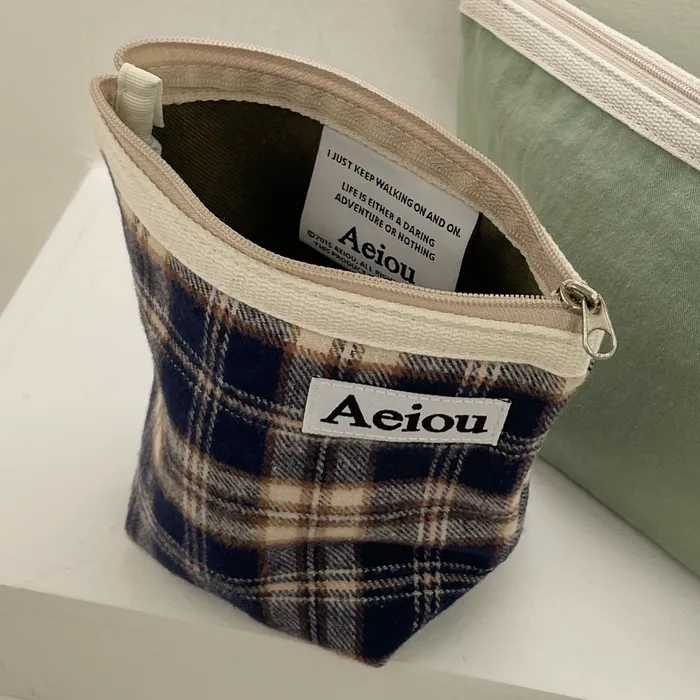 Aeiou Basic Pouch (M size) Tartan Check Navy Beige - 감도 깊은 취향 셀렉트샵 29CM