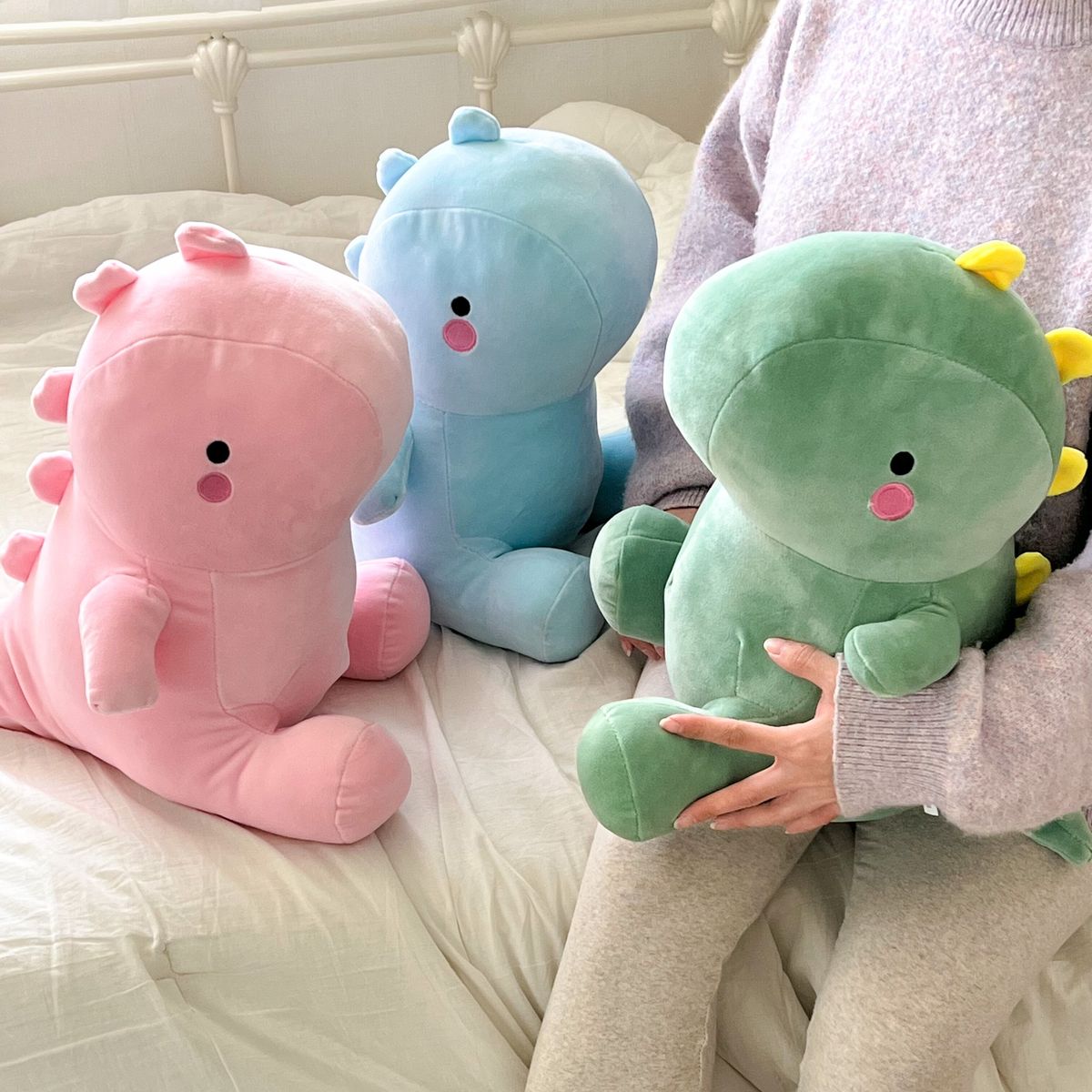 bookaz 아기 공룡 필로우 모찌 애착인형 귀여운 선물 침실 쿠션 인테리어 - 감도 깊은 취향 셀렉트샵 29CM