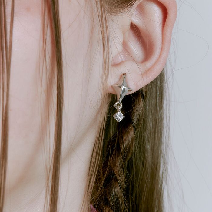 Sparkle Star Earrings_VH2335EA005B - 감도 깊은 취향 셀렉트샵 29CM