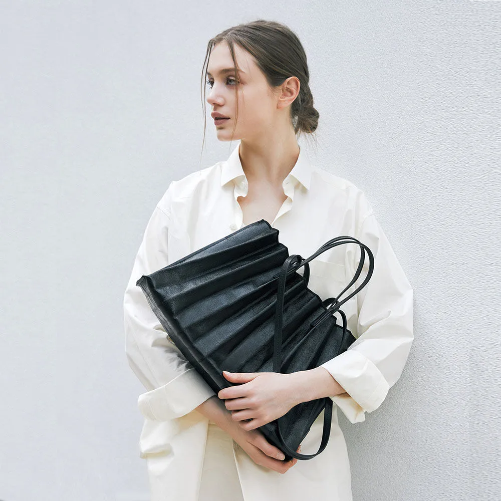 Lucky Pleats Canvas Coated Shopper L (2color) - 감도 깊은 취향 셀렉트샵 29CM