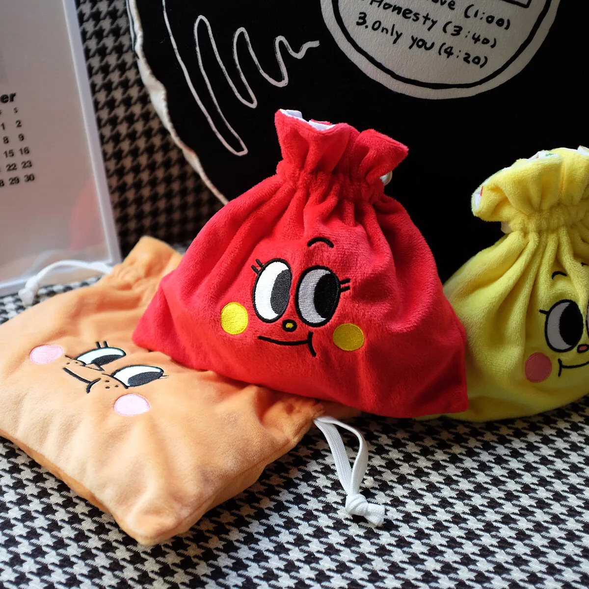 BFMA 캐릭터 페이스 파우치 4종 - 감도 깊은 취향 셀렉트샵 29CM