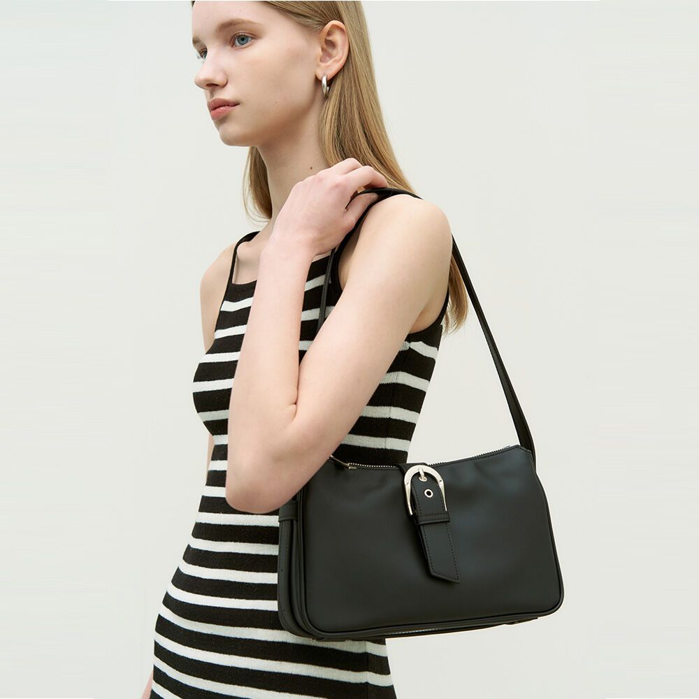 Buckle point shoulder bag - black - 감도 깊은 취향 셀렉트샵 29CM