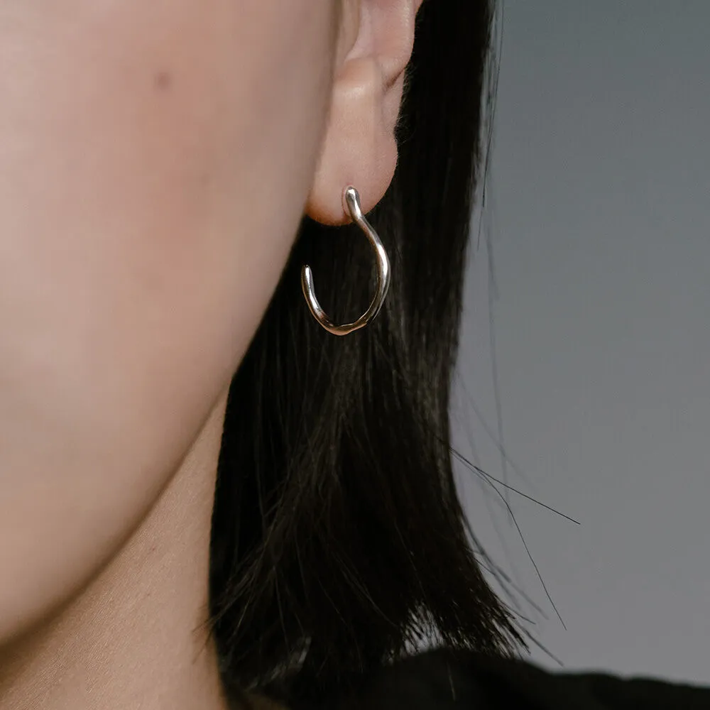 [silver925] Flowing earrings (silver) - 감도 깊은 취향 셀렉트샵 29CM