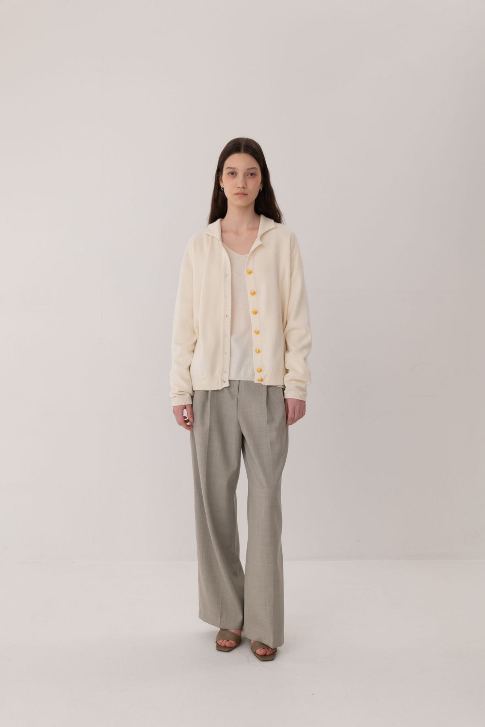 Gold Button Cardigan (Ivory) - 감도 깊은 취향 셀렉트샵 29CM