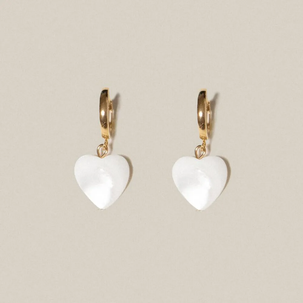 White Heart Shell Earrings - 감도 깊은 취향 셀렉트샵 29CM