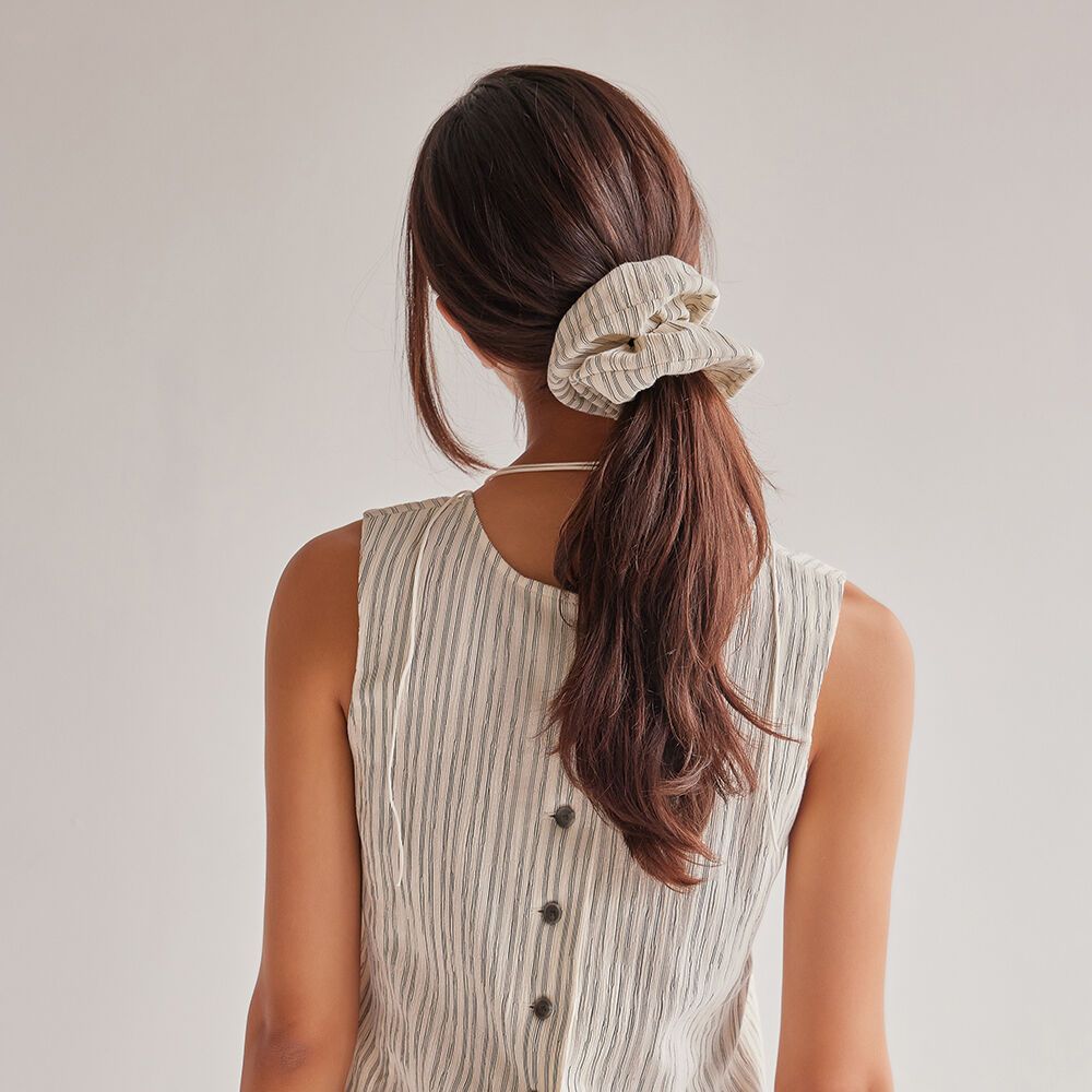 BIG SCRUNCHIE_IVORY STRIPE - 감도 깊은 취향 셀렉트샵 29CM