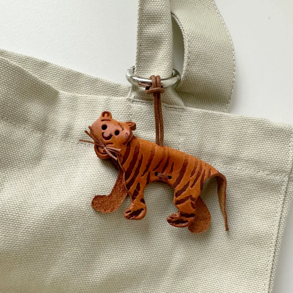 tiger leather key holder&charm - 감도 깊은 취향 셀렉트샵 29CM