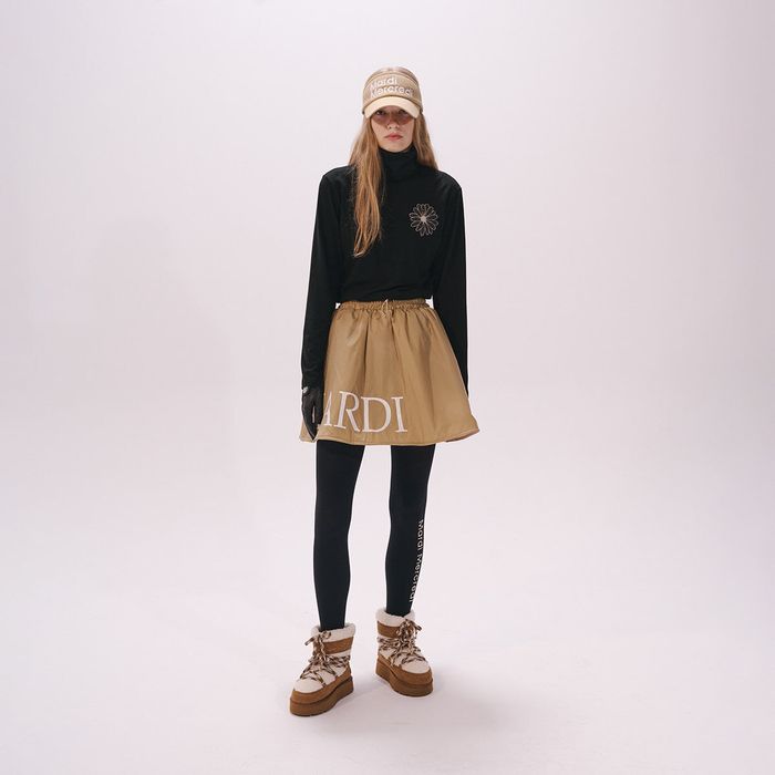 BRUSHED ROLL-NECK TOP FLOWER NEEDLEWORK_BLACK BEIGE - 감도 깊은 취향 셀렉트샵 29CM