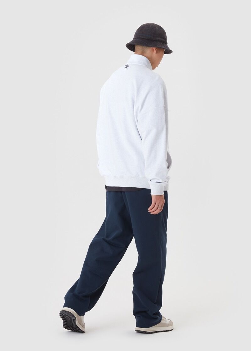 아플리케 레터링 하프집업 맨투맨 그레이 카키(UP121CFS11) - 감도 깊은 취향 셀렉트샵 29CM