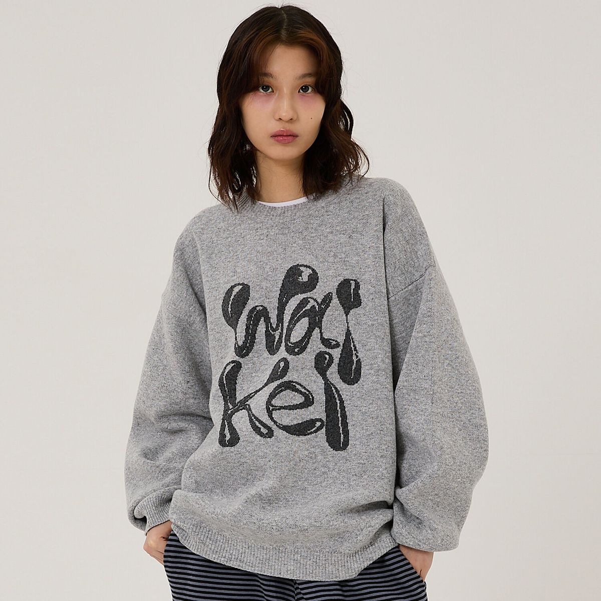 WK 3D 로고 니트 그레이 - 감도 깊은 취향 셀렉트샵 29CM