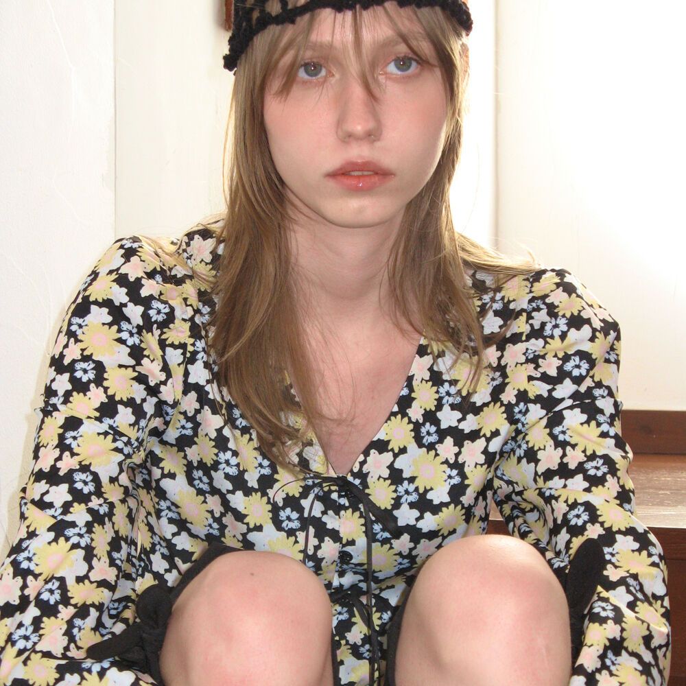 Flower Pattern Blouse (Black) - 감도 깊은 취향 셀렉트샵 29CM