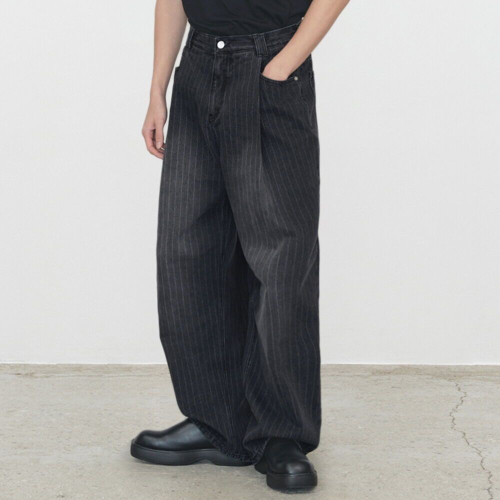 Deep Pleats Wide Jeans DCPT030STBlack - 감도 깊은 취향 셀렉트샵 29CM