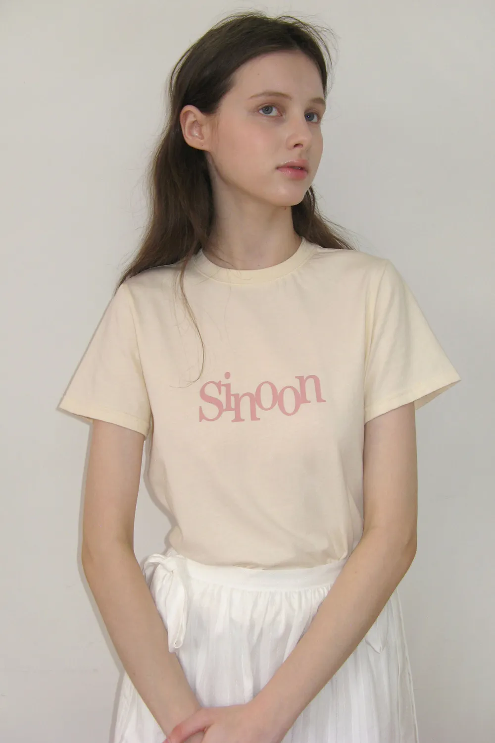 Sinoon Signature Logo T-Shirts (Cream) - 감도 깊은 취향 셀렉트샵 29CM