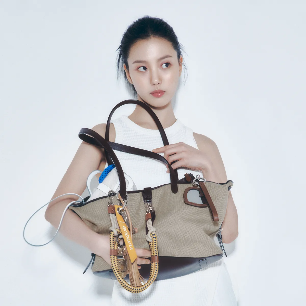 [고민시 PICK] Toque Hola Shopper L (토크 홀라 쇼퍼 라지) Beige - 감도 깊은 취향 셀렉트샵 29CM