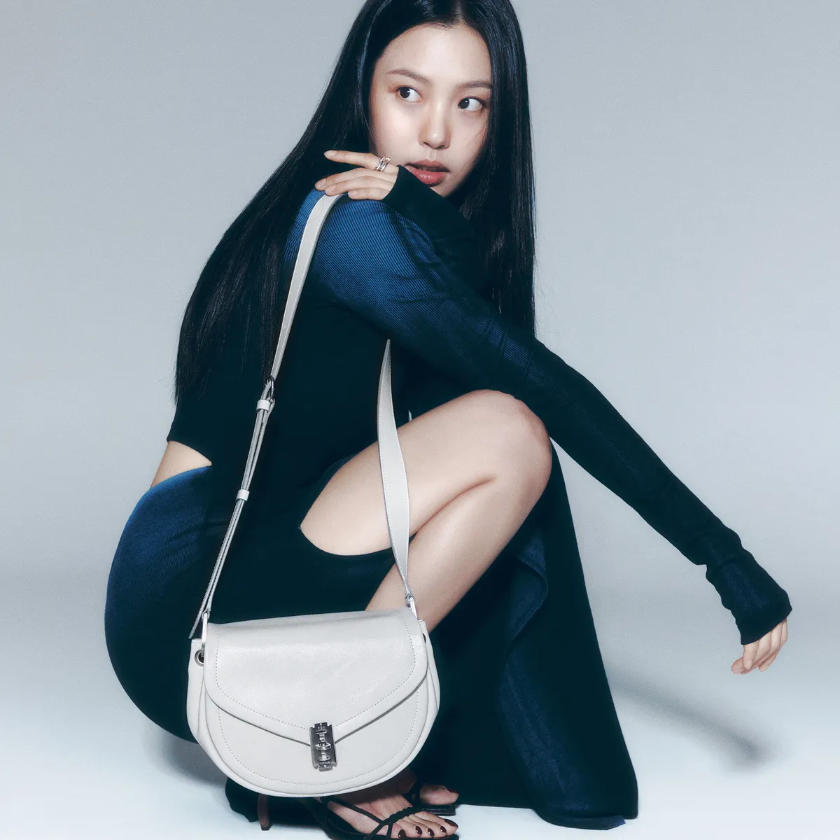 [고민시 PICK] Occam Doux Round Shoulder M (오캄 두 라운드 숄더 미듐)_2colors - 감도 깊은 취향 셀렉트샵 29CM