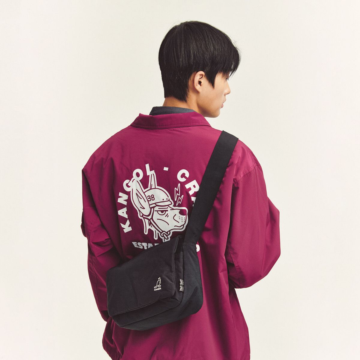 에센셜 레트로코어 크로스백 M 3316 블랙 - 감도 깊은 취향 셀렉트샵 29CM