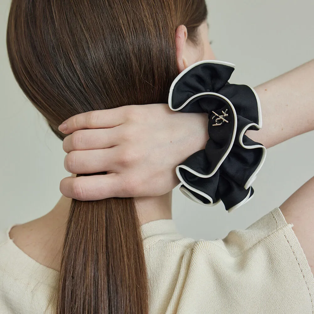 Logo Satin Scrunch_Black - 감도 깊은 취향 셀렉트샵 29CM