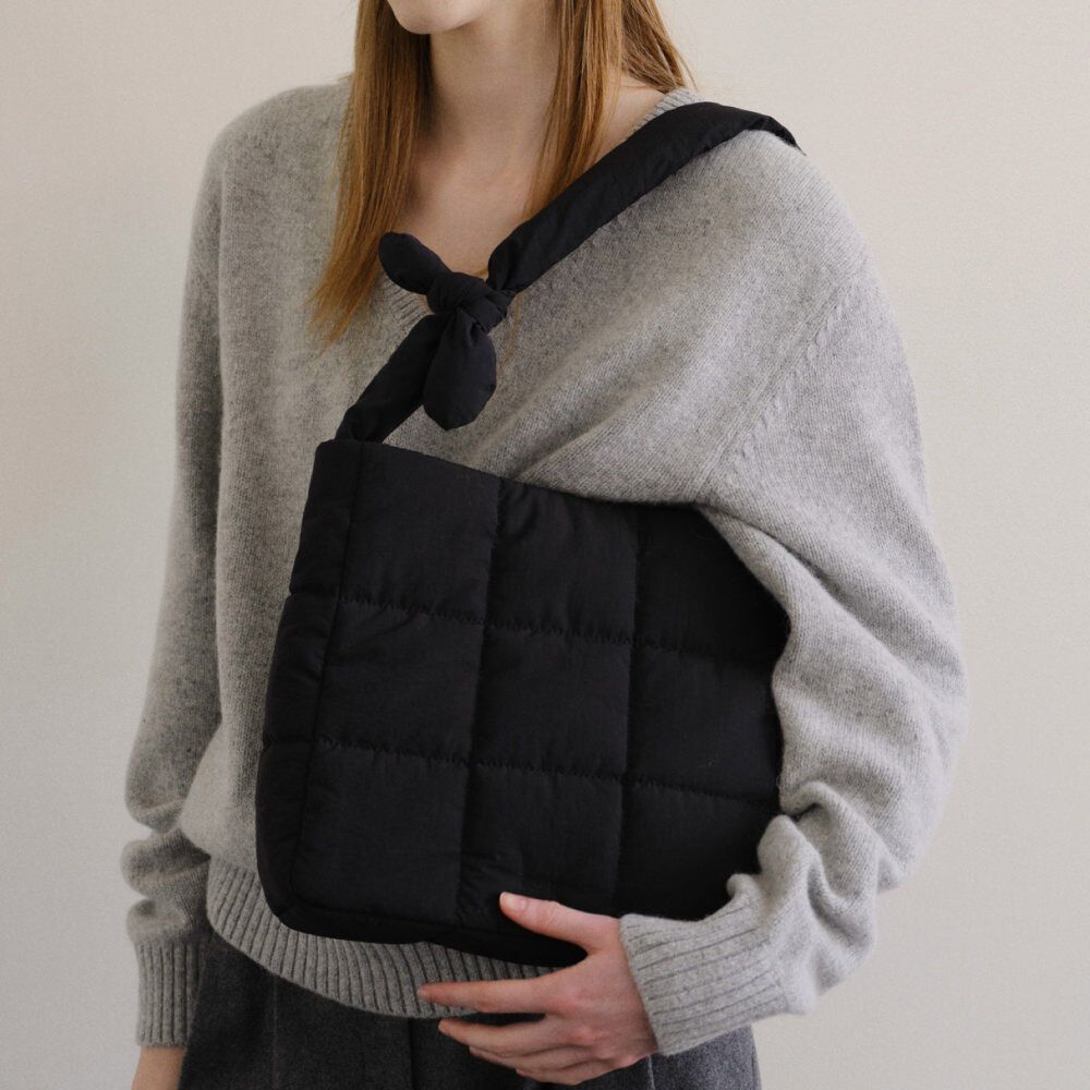 Square padding shoulder bag Black - 감도 깊은 취향 셀렉트샵 29CM