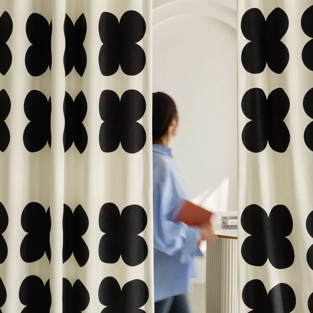 벨벳암막커튼 CLOVER FLOW BLACK - 감도 깊은 취향 셀렉트샵 29CM