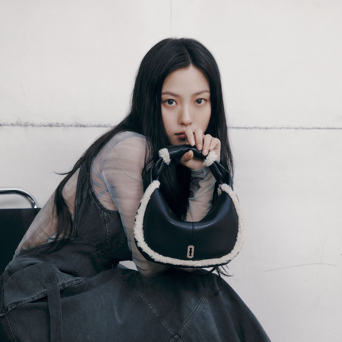 [고민시 PICK] Halfmoon Coconut Mini Tote Mustang (하프문 코코넛 미니 토트 무스탕)_2colors - 감도 깊은 취향 셀렉트샵 29CM