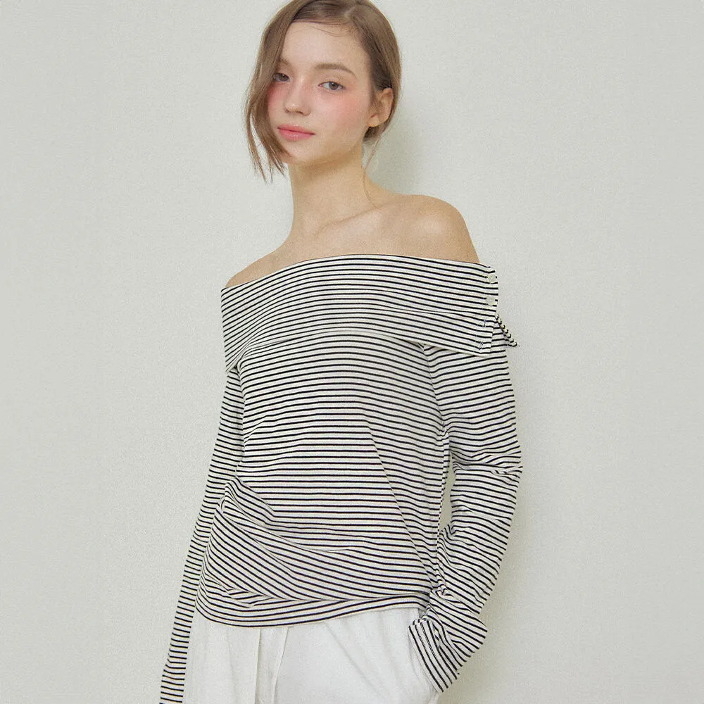 Off-shoulder Button Sleeve T-shirt - Black - 감도 깊은 취향 셀렉트샵 29CM