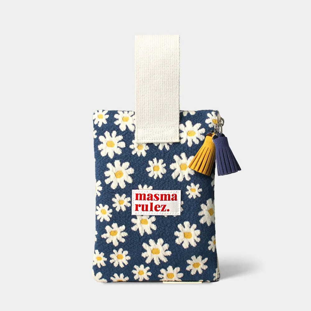 Strap pouch _ 니트 데이지 네이비 - 감도 깊은 취향 셀렉트샵 29CM