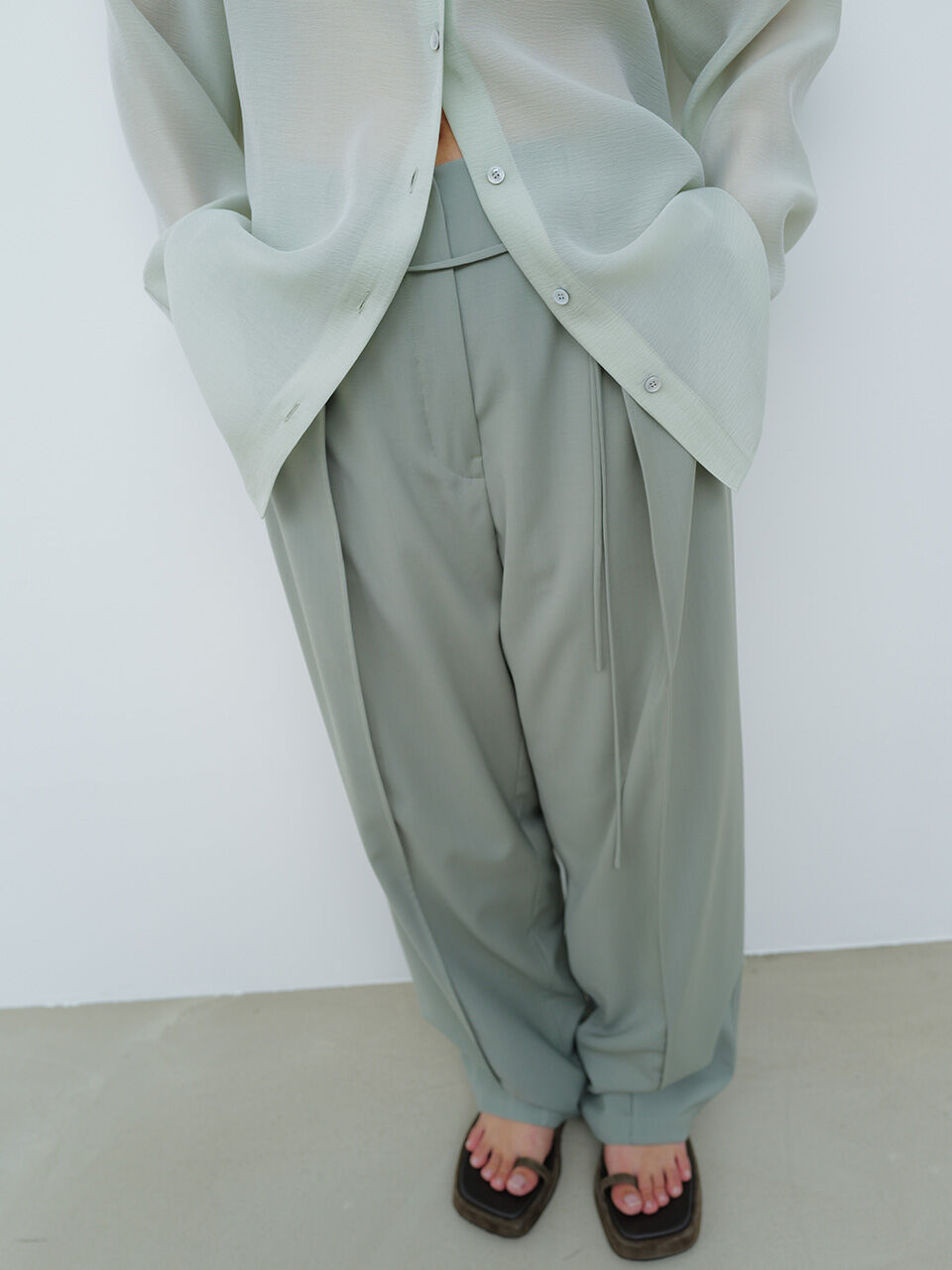 [29CM 단독]WAIST STRING WIDE PANTS [KHAKI] - 감도 깊은 취향 셀렉트샵 29CM