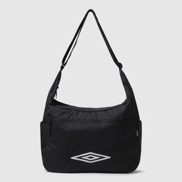 [UMBRO X LOGITECH] 코듀라 2FACE 빅크로스백 블랙(UQ123CBG21) - 감도 깊은 취향 셀렉트샵 29CM