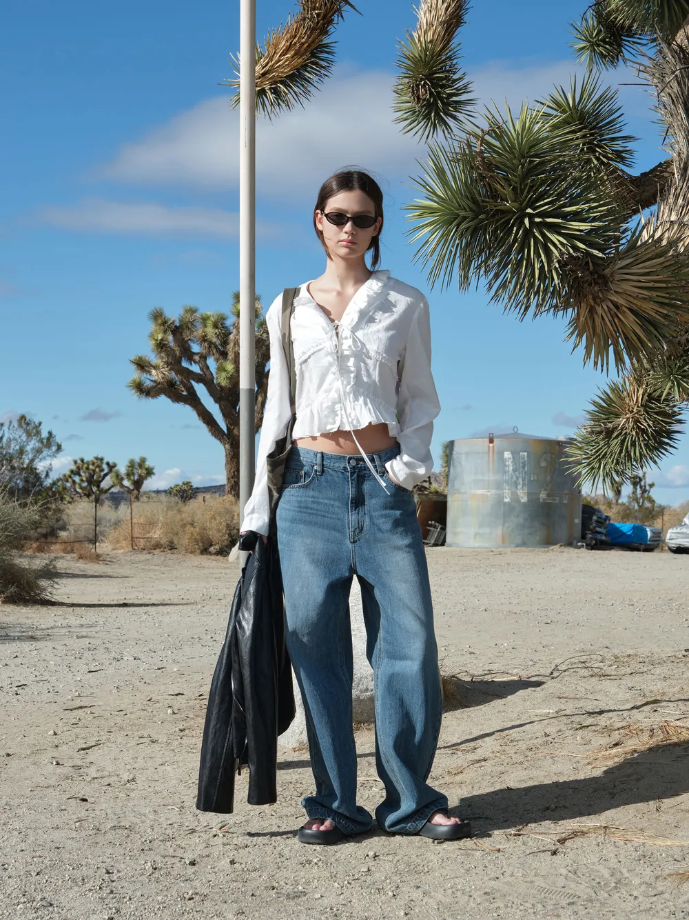 RAW EDGED RUFFLE BLOUSE_OFF WHITE_LC251BL01OW - 감도 깊은 취향 셀렉트샵 29CM