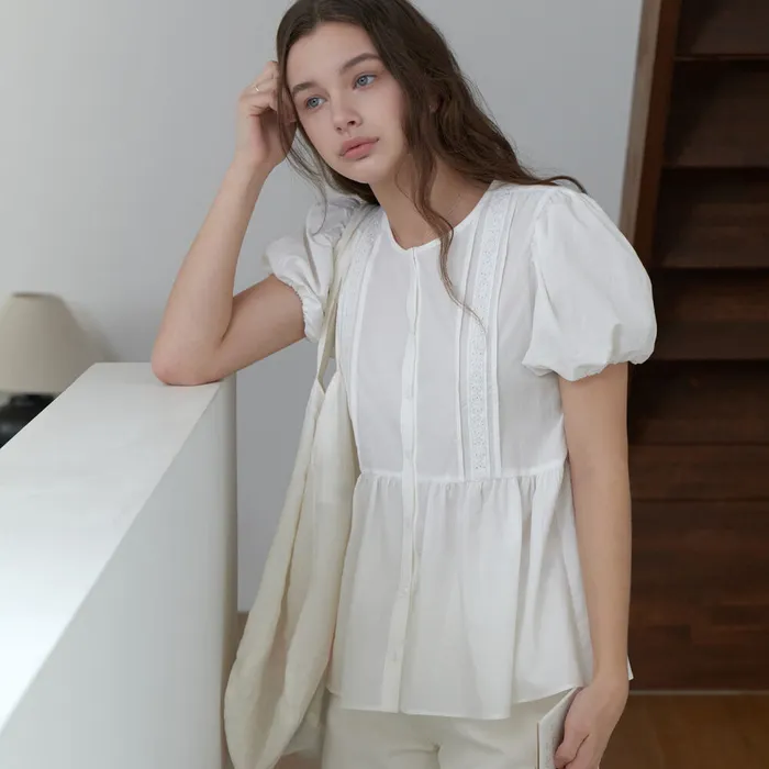 Soupy lace blouse (ivory) - 감도 깊은 취향 셀렉트샵 29CM