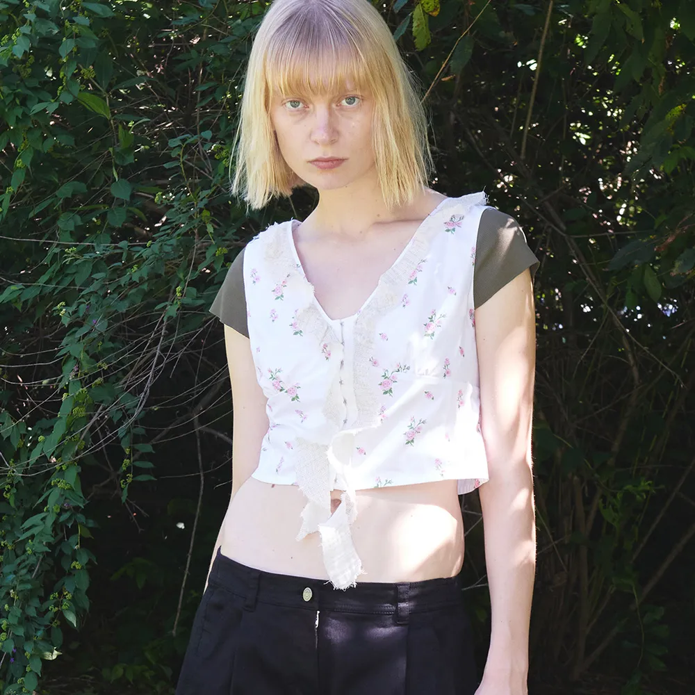 FLOWER RUFFLE BLOUSE (WHITE) - 감도 깊은 취향 셀렉트샵 29CM