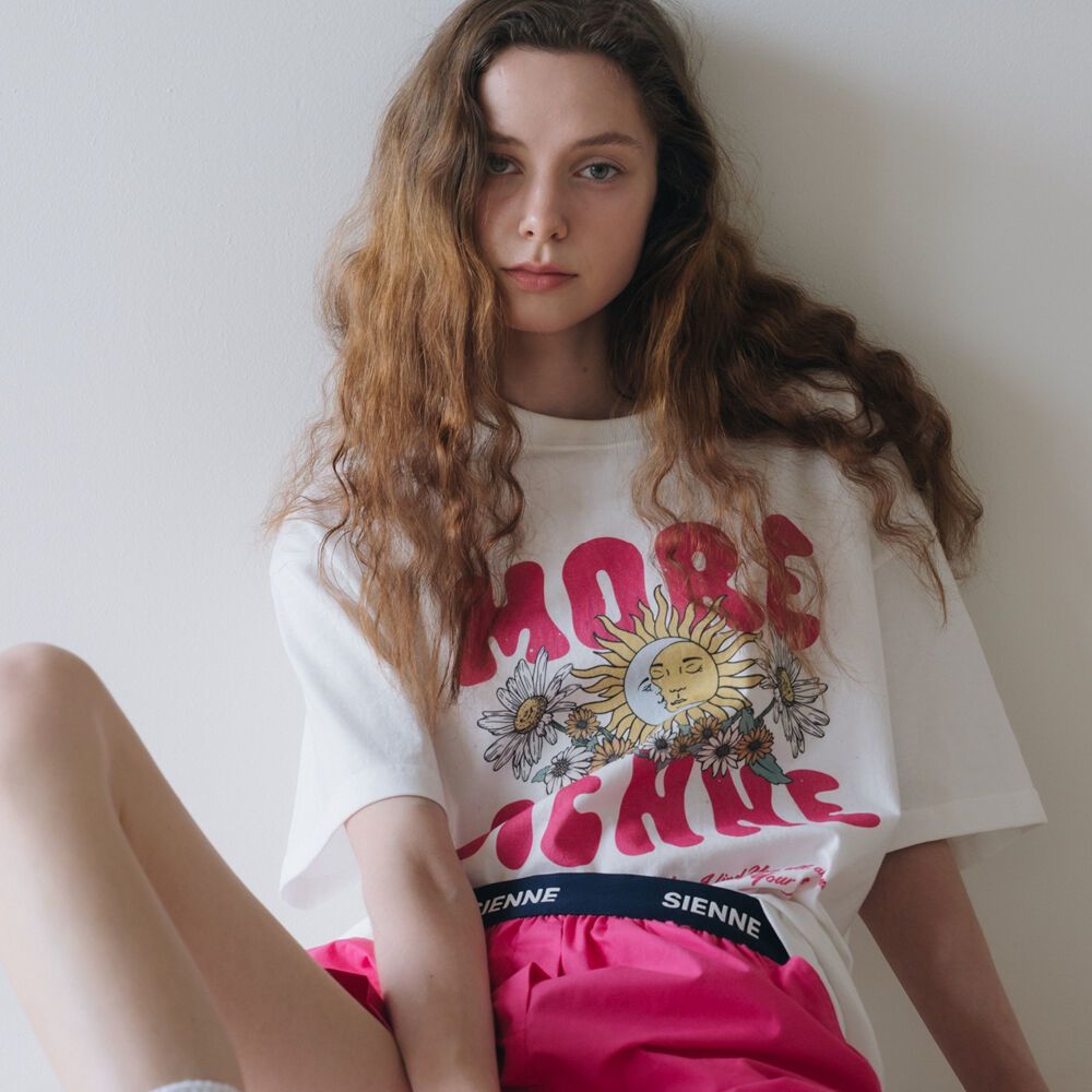 More Graphic Top (White) - 감도 깊은 취향 셀렉트샵 29CM